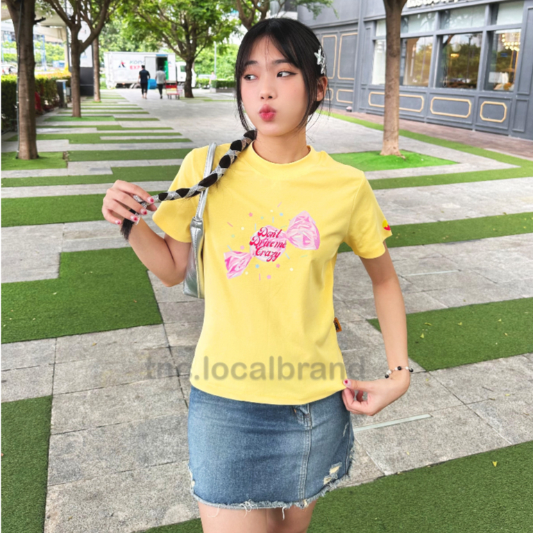 Baby Tee Vàng Premium Áo Thun Nữ Local Brand TNC Set Chân Váy Túi Hộp Đen In Chữ Hồng "Sprinkle ...
