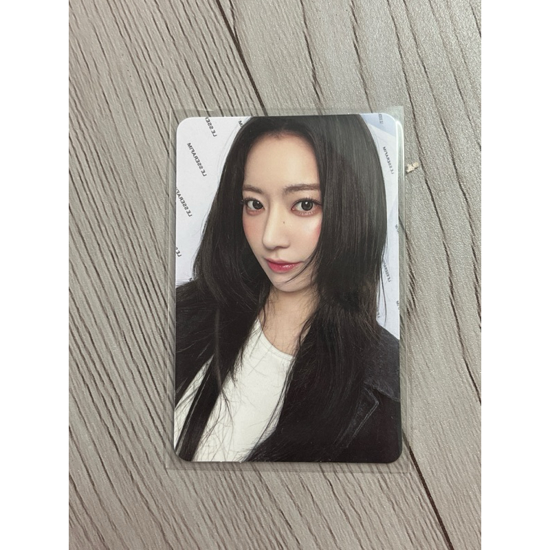 Photocard Sakura LESSERAFIM chính hãng [Tiệm tạp hoá KPOP] | Shopee ...