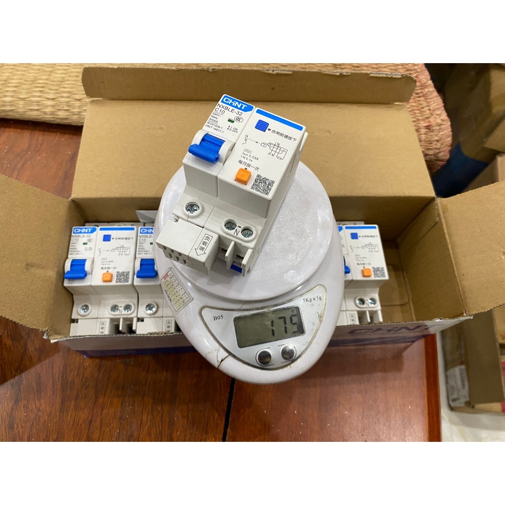 Atomat chống giật (RCBO) CHINT 1P+N 10A 16A 20A | Shopee Việt Nam