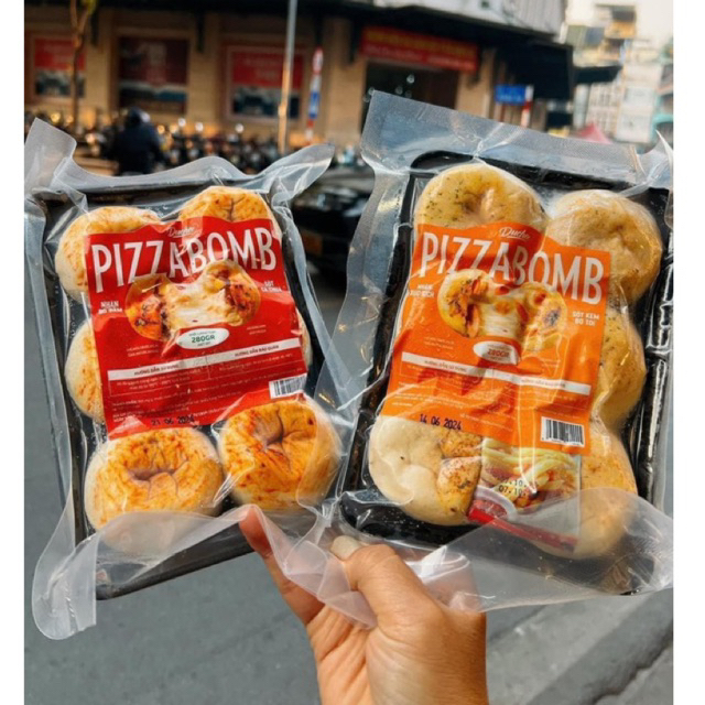 Pizza bom thơm ngon khay 6 chiếc siêu hot | Shopee Việt Nam