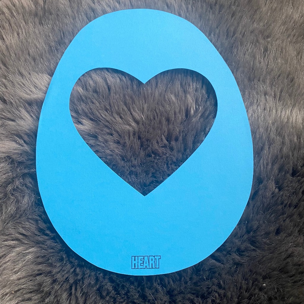 Logo khuôn sơn vợt cầu lông hình trái tim Heart phong cách riêng cho ...