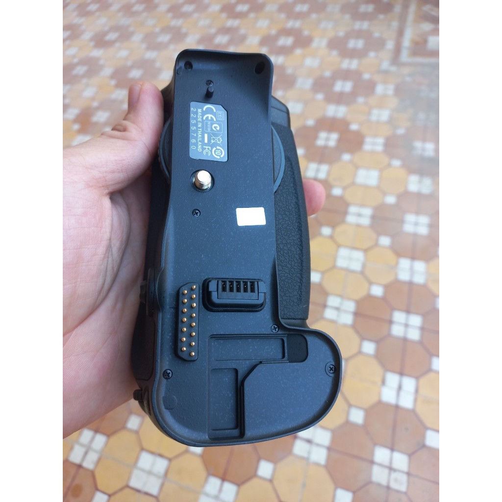 Grip (đế pin) máy ảnh nikon D300 D700 (hàng cũ dùng tốt) | Shopee Việt Nam