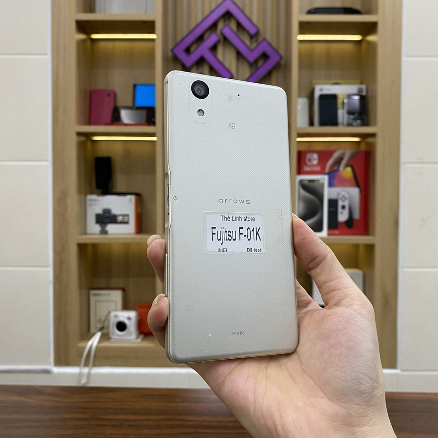 Điện thoại Nhật Fujitsu Arrows F01K có quét võng mạc - Snapdragon 660 ...