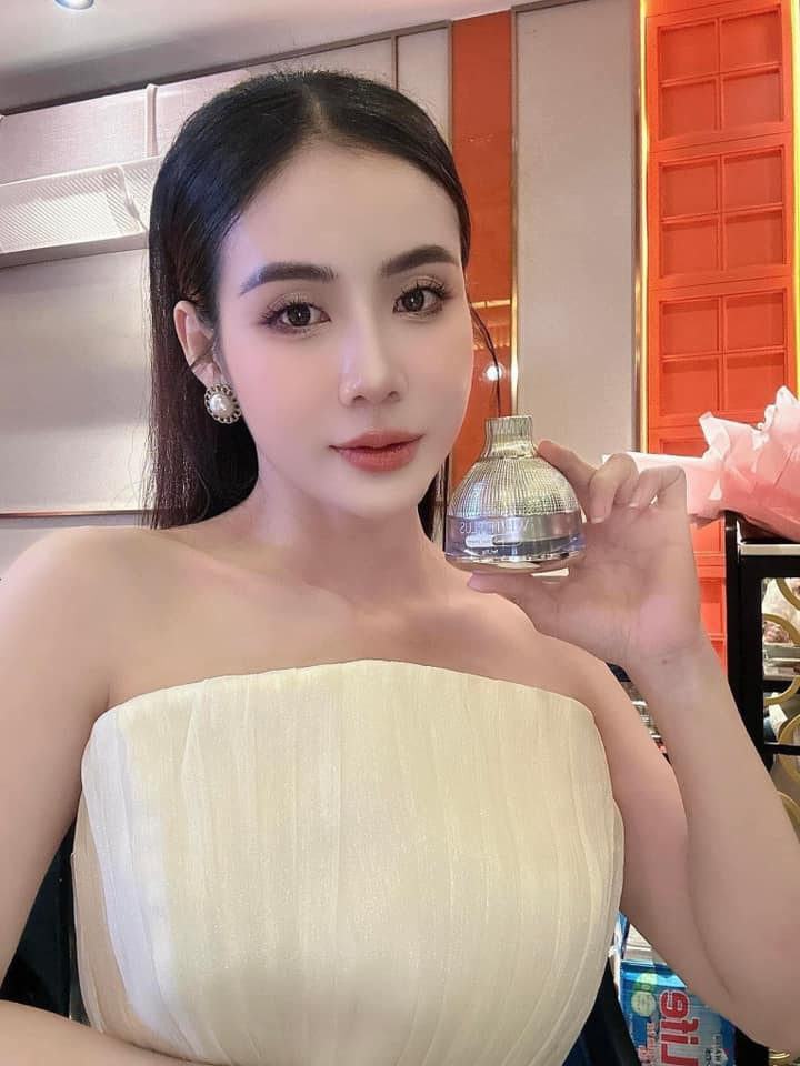 [CHÍNH HÃNG] Kem Face "Lười" Thượng Hạng 35g Queenie Skin - Dưỡng Trắng ...