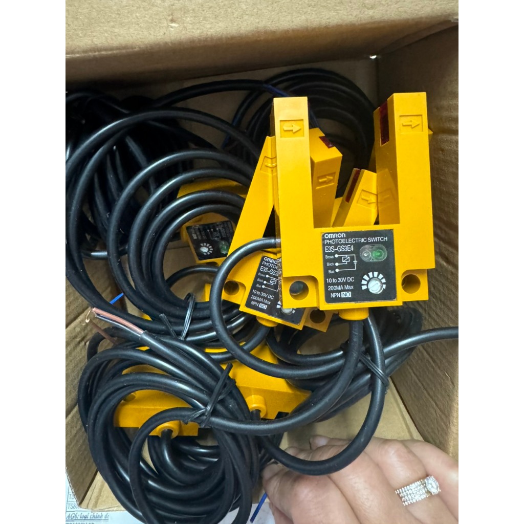 Cảm biến hồng ngoại chữ U E3S-GS3E4,sensor cảm biến omron E3S-GS3E4,cảm ...