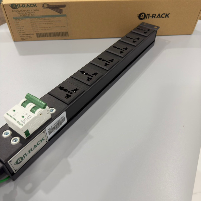 Thanh nguồn PDU 6 ổ cắm đa năng M MCB 20A + Dây nguồn EU 3X1.5MM2 ...