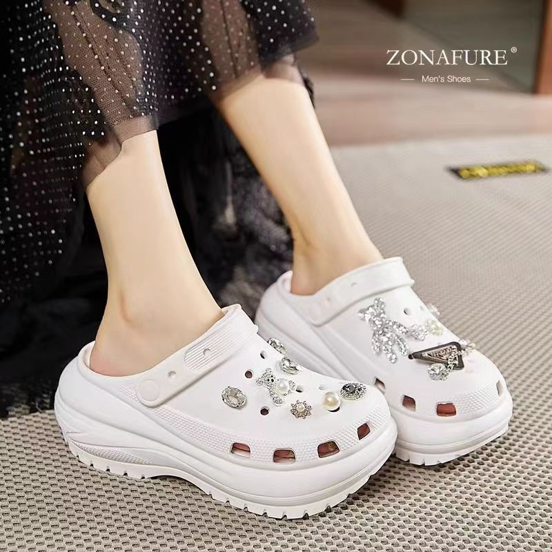 Dép sục crocs nữ mẫu thời trang mới hot hit của 2024 đế cao 6cm ( 612 gấu tam giác) | Shopee ...
