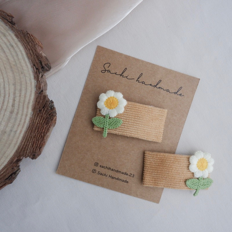 Sachi Handmade • Set 2 kẹp tóc nhung gân vàng đính cây hoa | Shopee Việt Nam