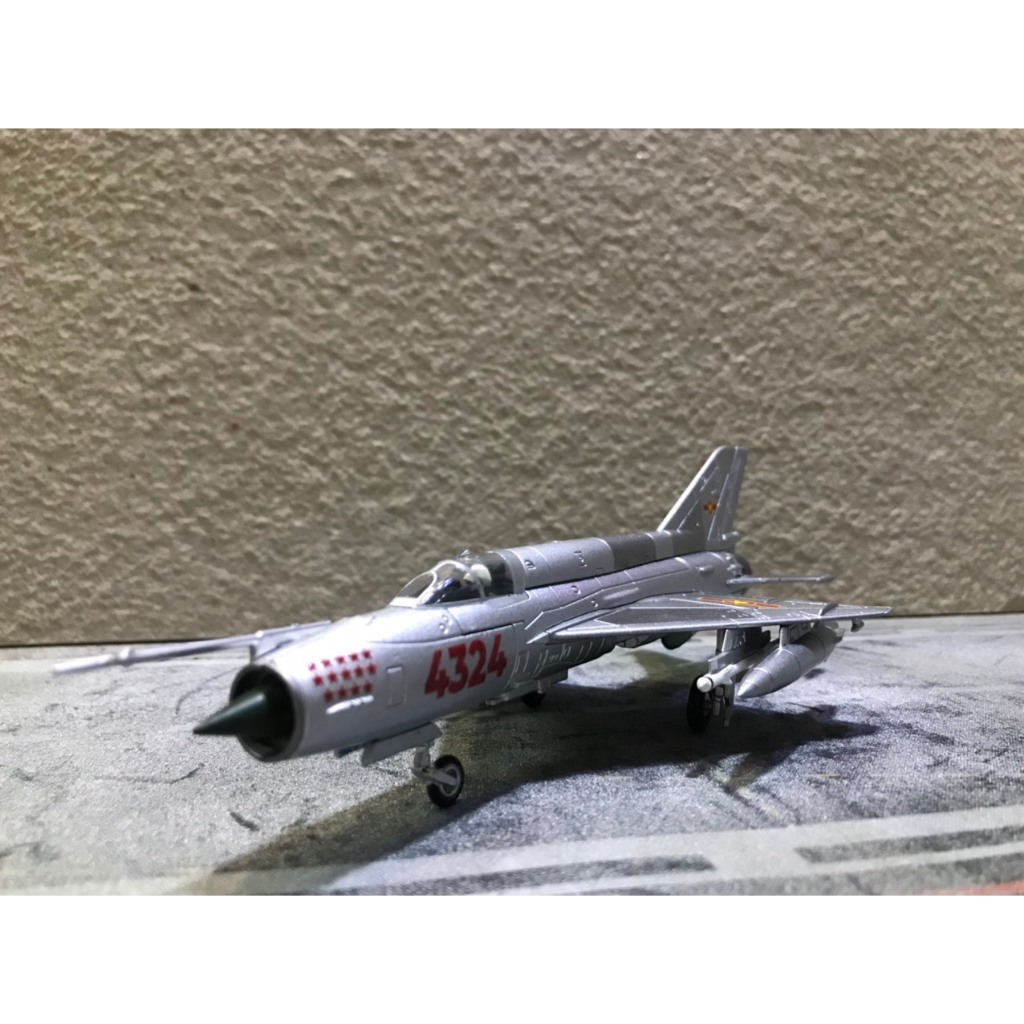 Mô hình máy bay MIG-21 số hiệu 4324 Bảo bối của Việt Nam - 1:72 ...