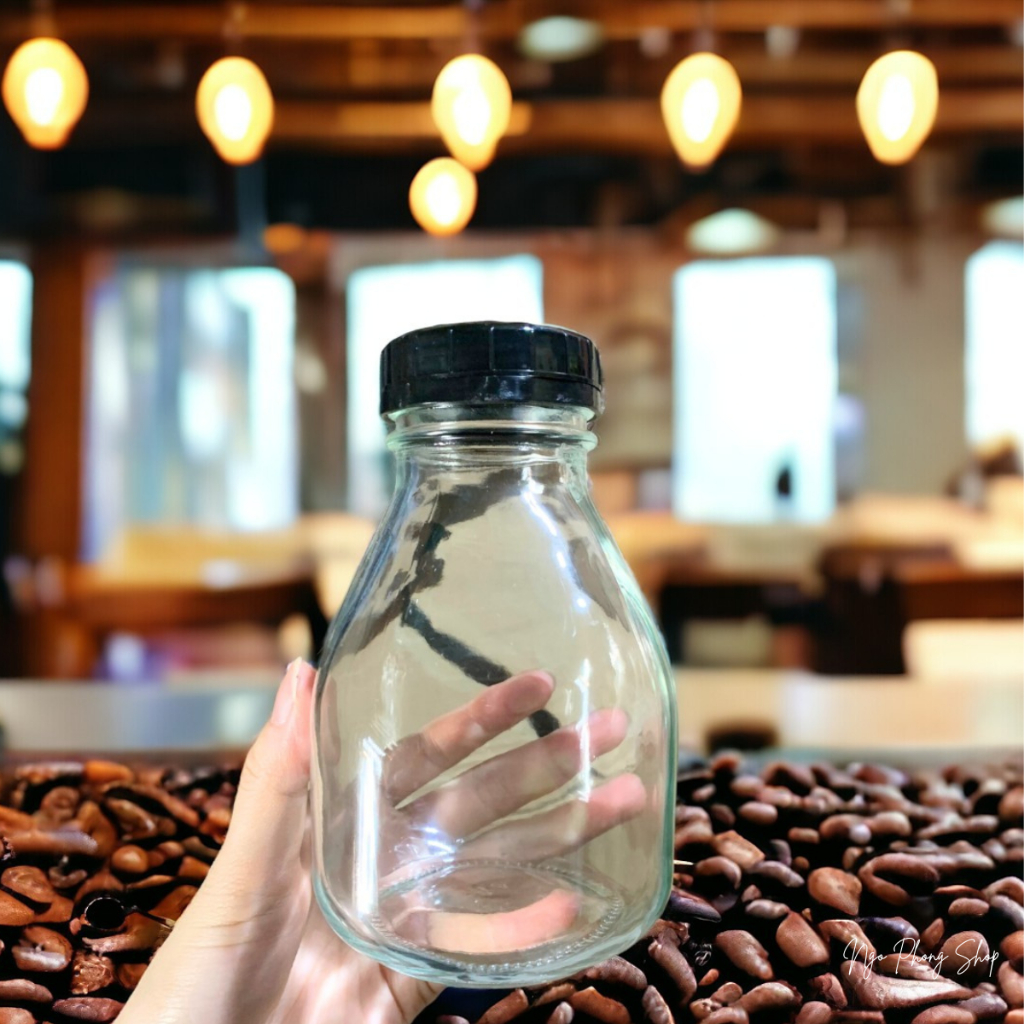 Chai thủy tinh vát 300ml. Chai thủy tinh vuông lùn nắp đen 300ml. Nắp ...