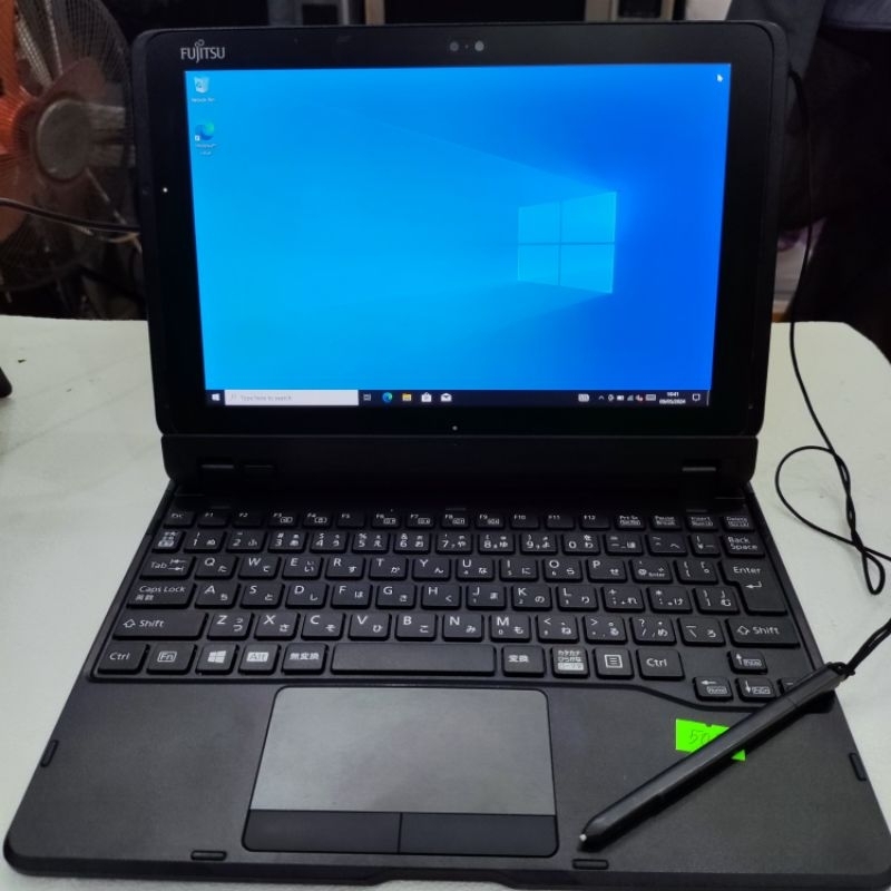 Máy tính bảng 2in1 kèm phím Fujitsu arrow Q507. ram 4.ssd 64/128g ...