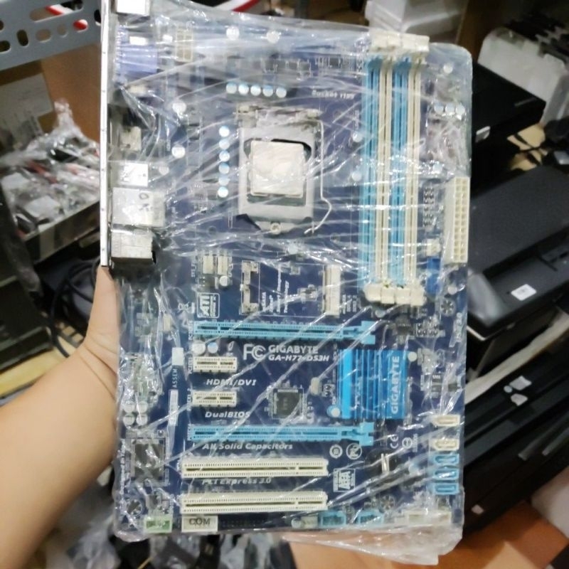 Bo mạch chủ Z77, H77 phân khúc gọi là trùm cuối của socket 1155 4 khe Ram, đủ chặn, tặng kèm keo ...