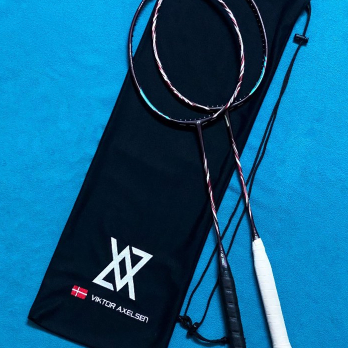 Túi nhung dây rút đựng vợt cầu lông thêu logo Viktor Axelsen | Shopee ...