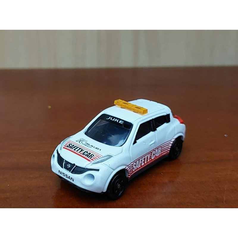 Xe mô hình Tomica Nissan Juke Safety Car - Made in Vietnam | Shopee ...