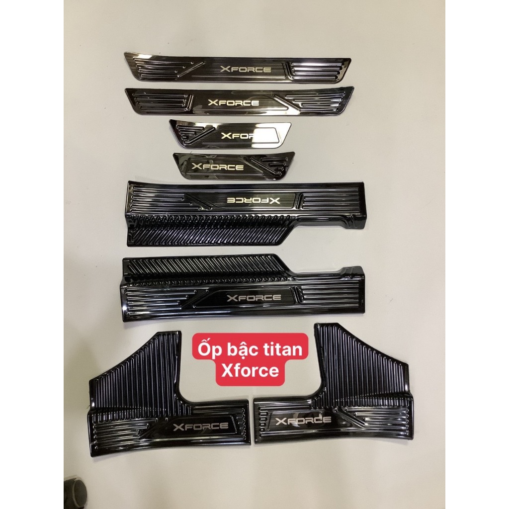 Ốp bậc cửa Mitsu Xforce 2024 mẫu titan, chống trầy xước bậc cửa xe ...