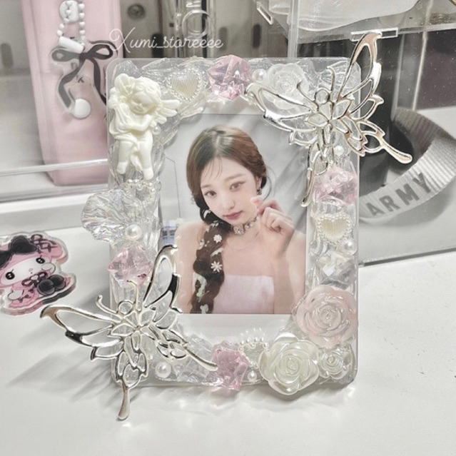 Toploader decor kem keo charm bướm bạc trang tri decor ảnh card, pola ...