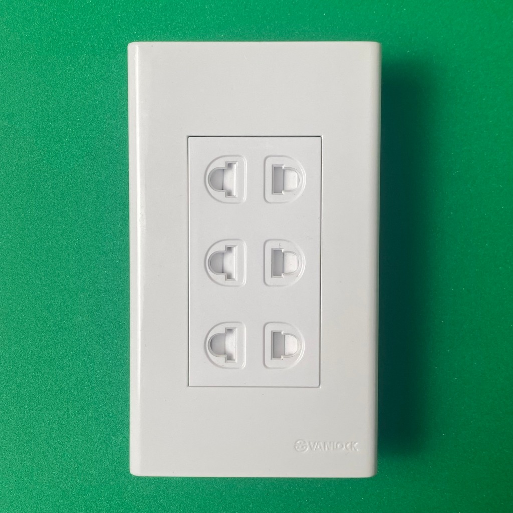 Ổ Cắm Ba 2 Chấu 16A Có Màn Che Sino Dòng S18CC - Hàng Ghép S18CCU3 ...