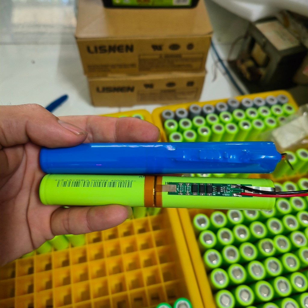 Pin 1s 2 cell dài. Pin 3,7v 5000mah có mạch bảo vệ, dòng xả cao 12A ...