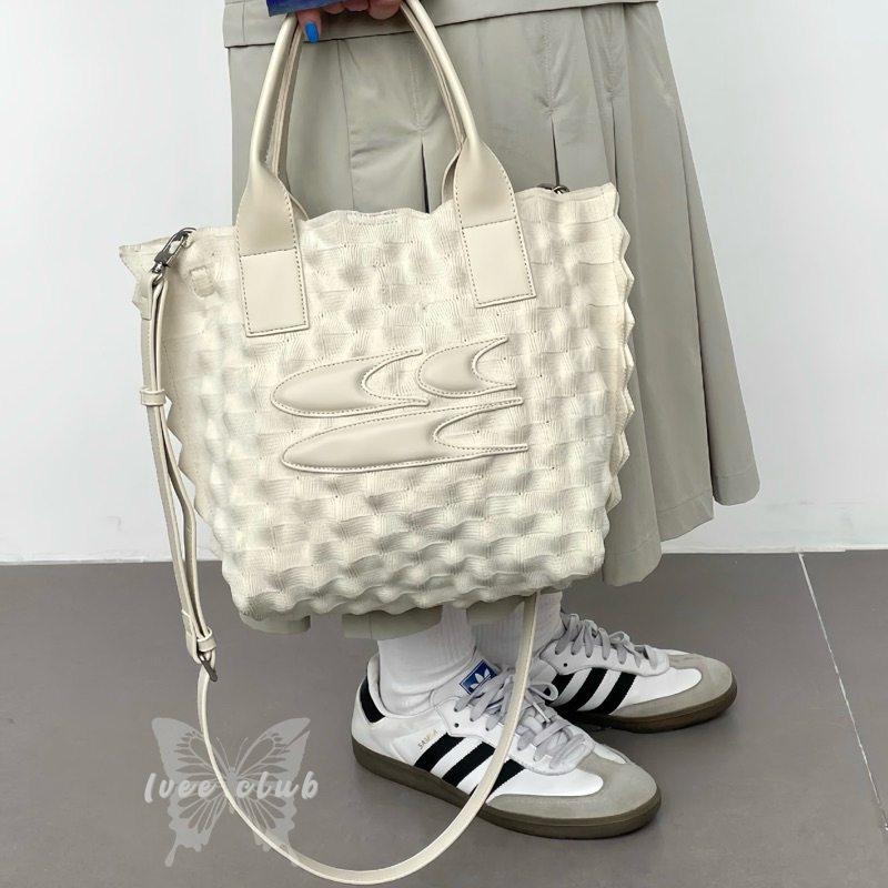 Túi Tote Crying Center Cream White (new 2024) | Shopee Việt Nam