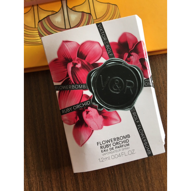 SAMPLE VIAL mẫu thử nước hoa Victor & Rolf Flower Bomb 1.2ML | Shopee ...