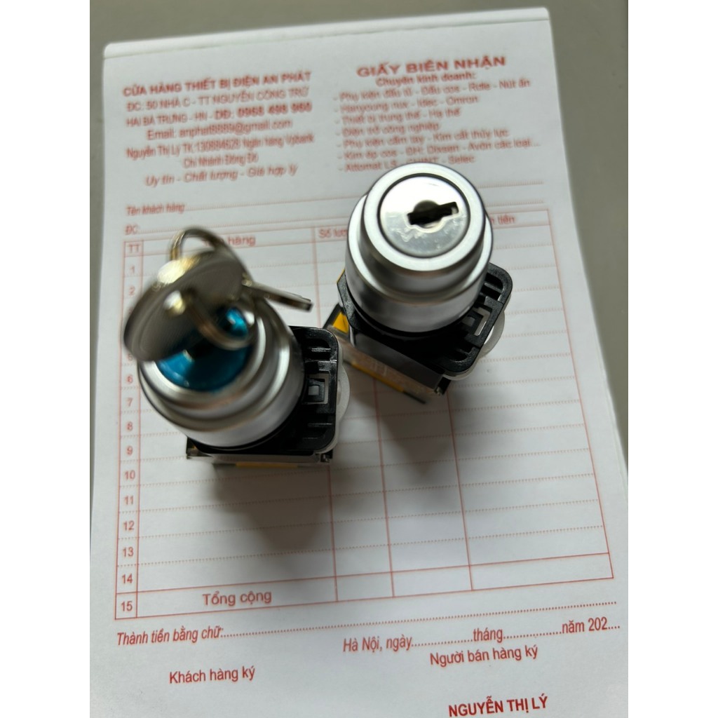 Công tắc xoay 2 vị trí có chìa khóa phi 22 - la38 Công tắc xoay có chìa khóa bảo vệ LA38-11Y/2 ...