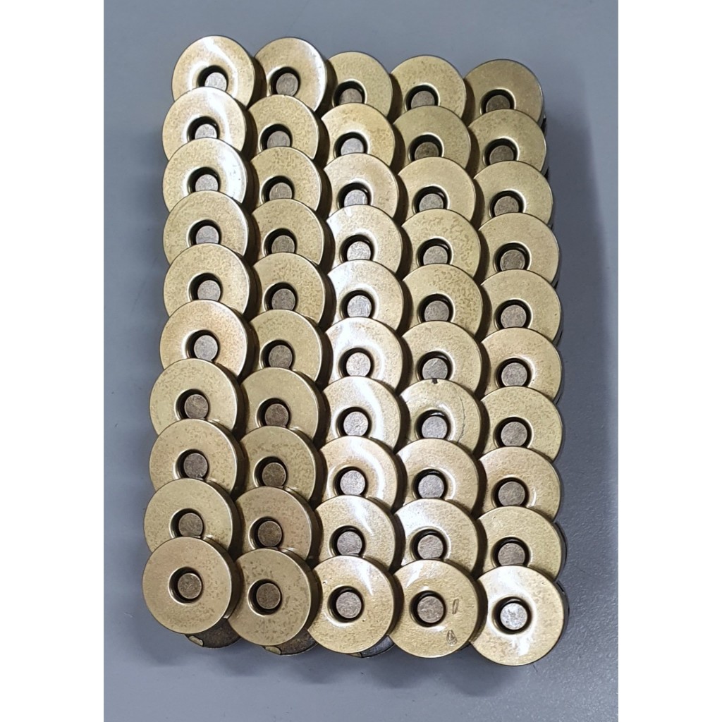 Nút hít gài 18mm xi trắng, nút hít nam châm, nút hít 4 phần | Shopee ...