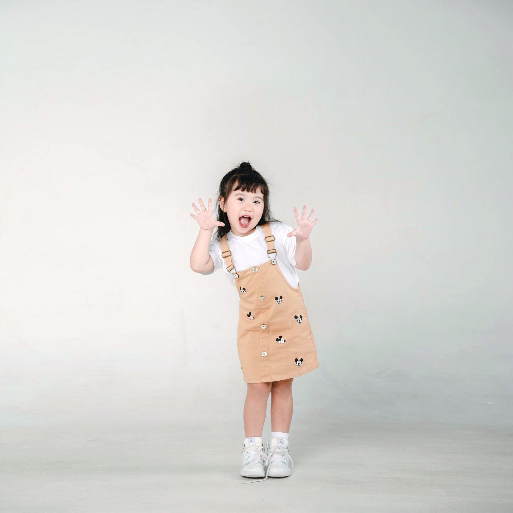 Set Yếm Kaki Bé Gái In Hoạ Tiết Mickey Nhiều Nút Nexxi | Shopee Việt Nam