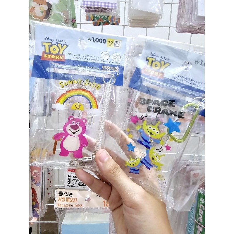 [SẴN] VÍ NHỰA TRONG SUỐT KÈM MÓC TOY STORY - DAISO HÀN QUỐC | Shopee ...