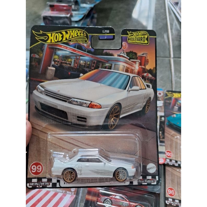 HOT WHEELS PREMIUM BOULEVARD NISSAN SKYLINE GT-R (BNR33) | Shopee Việt Nam
