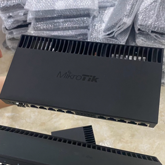 MikroTik RB4011iGS+RM, Router chịu tải 400 ip mikrotik 4011 , Thiết bị ...