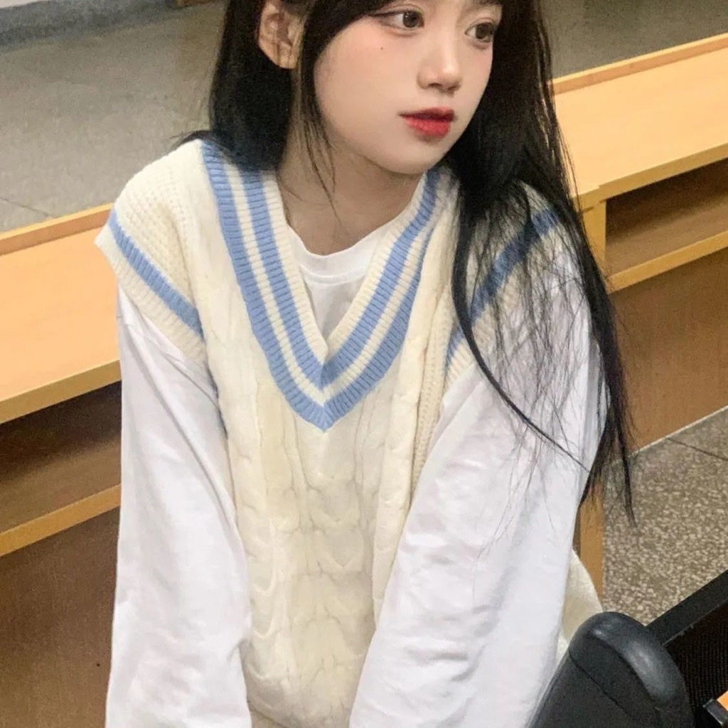 Áo Gile Len Nữ Trắng Viền Xanh, Gile Len Cổ Tim Phong Cách Hàn Quốc ...