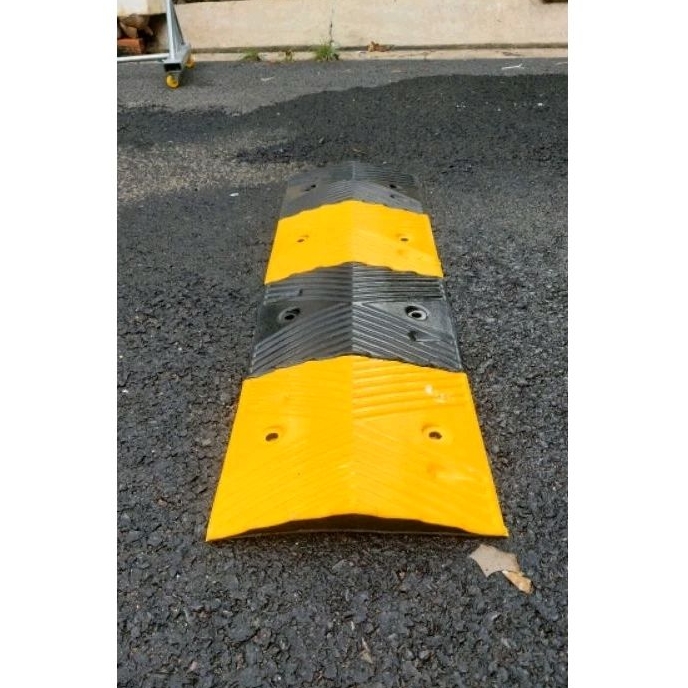 Gờ giảm tốc cao su cao 3cm rộng 30cm dài 100cm | Shopee Việt Nam