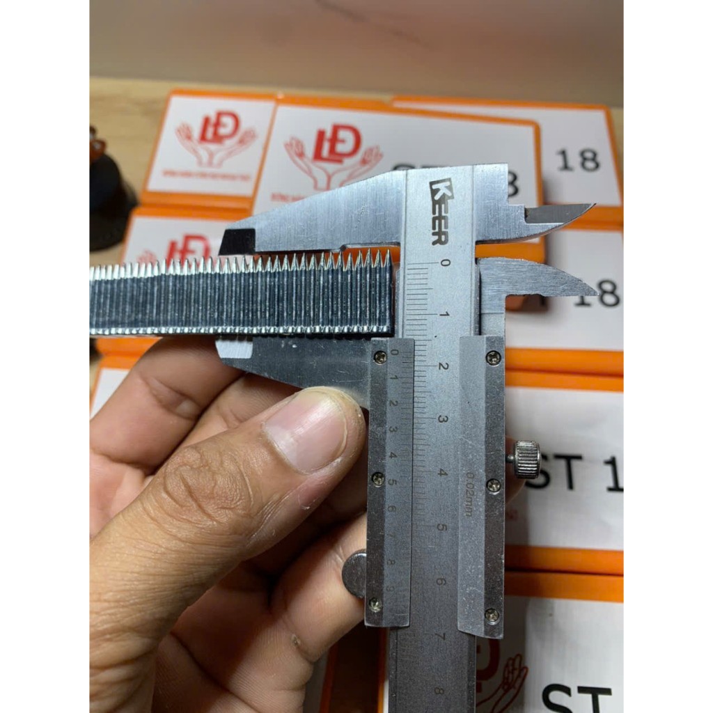 Đinh thép ST18 đóng tường , gỗ chắc chắn hộp khoảng 722 cây ( giá 1 hộp ) | Shopee Việt Nam