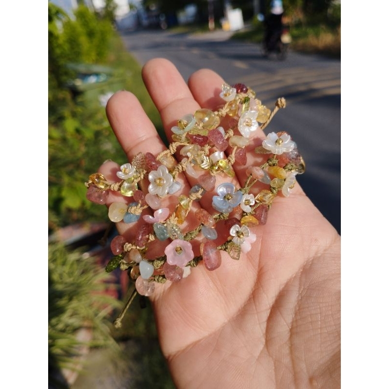 Vòng Tay Năng Lượng Đá Vụn + charm hoa Hanmade | Shopee Việt Nam