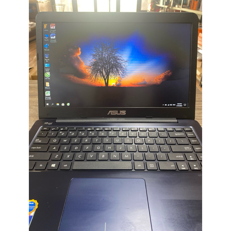 Laptop Asus E402S, ổ HDD 250GB, màn hình 14inch, độ đẹp như ảnh chụp ...