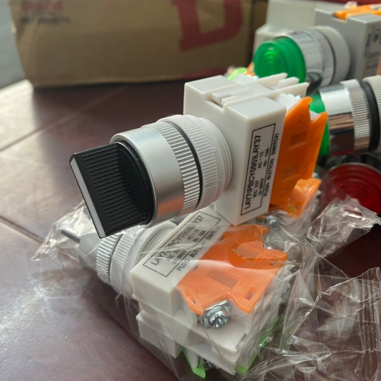 Công tắc xoay tủ điện 2 vị trí Lay37 Phi 22mm | Shopee Việt Nam