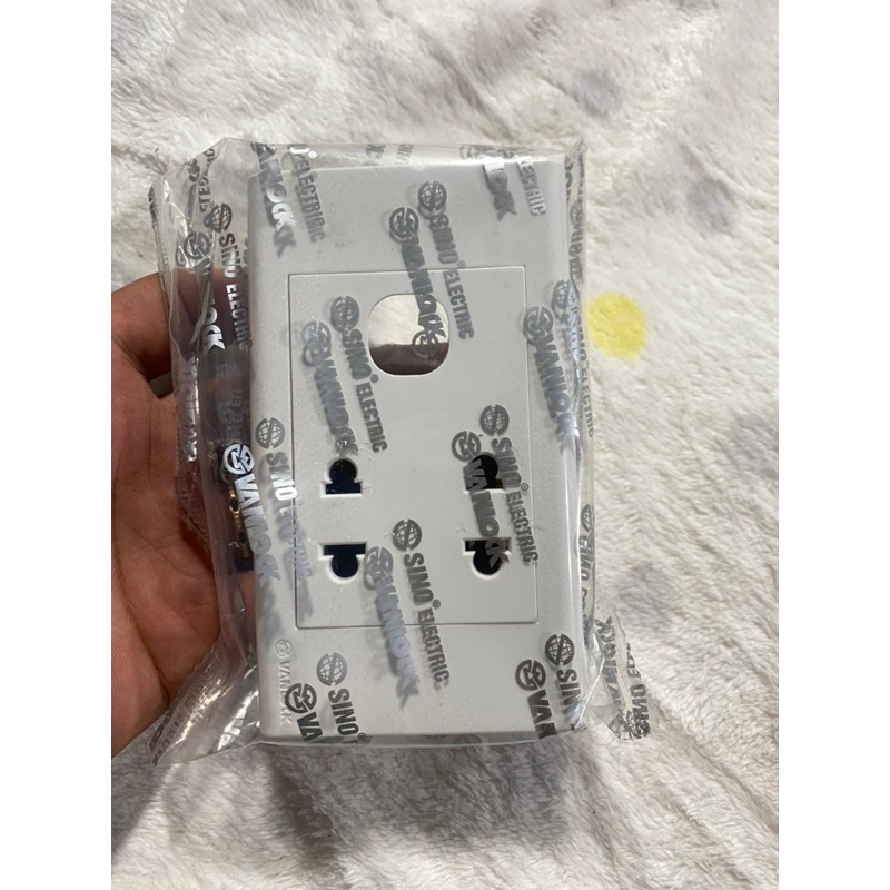 Ổ cắm đôi 2 chấu 16A + 1 lỗ Sino S18U2X dòng S18 ( 120x70 ) | Shopee ...