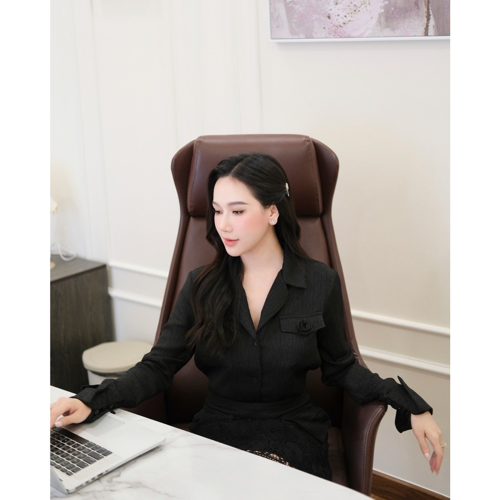 REMY SET - Áo sơ mi tay dài đính hoa và chân váy ngắn phối ren cao cấp | Shopee Việt Nam