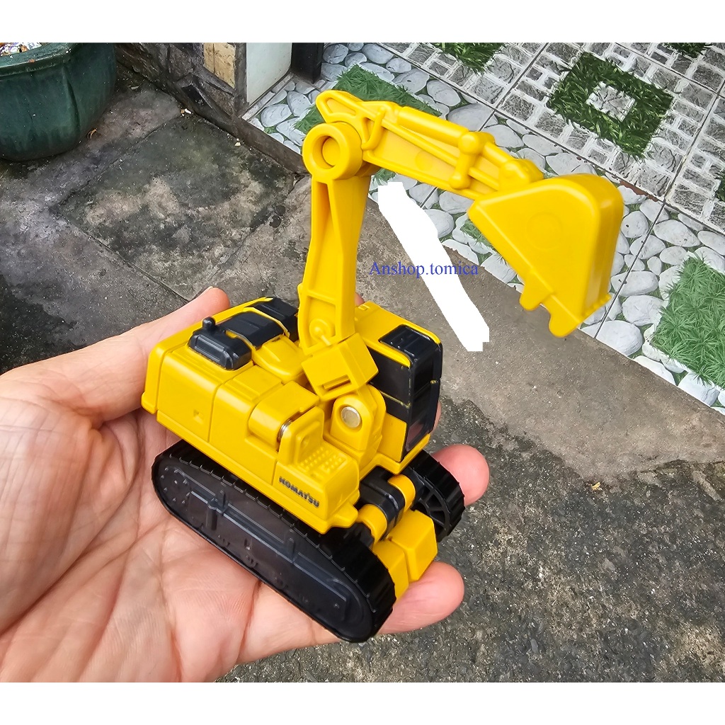 Robot Transformers biến hình xe xúc màu vàng Tomica Nhật Bản | Shopee ...