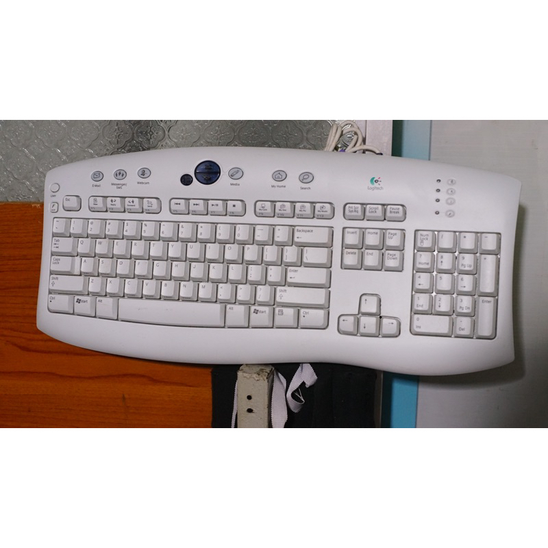 [Cũ] bàn phím cổ Logitech Access cổng ps/2 tặng kèm chuyển ra usb ...