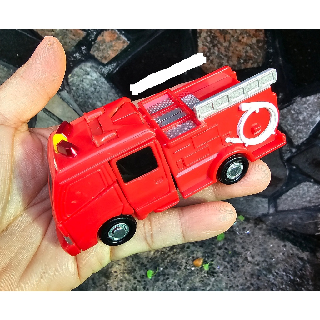 Robot Transformers biến hình xe cứu hỏa màu đỏ Tomica Nhật Bản | Shopee ...
