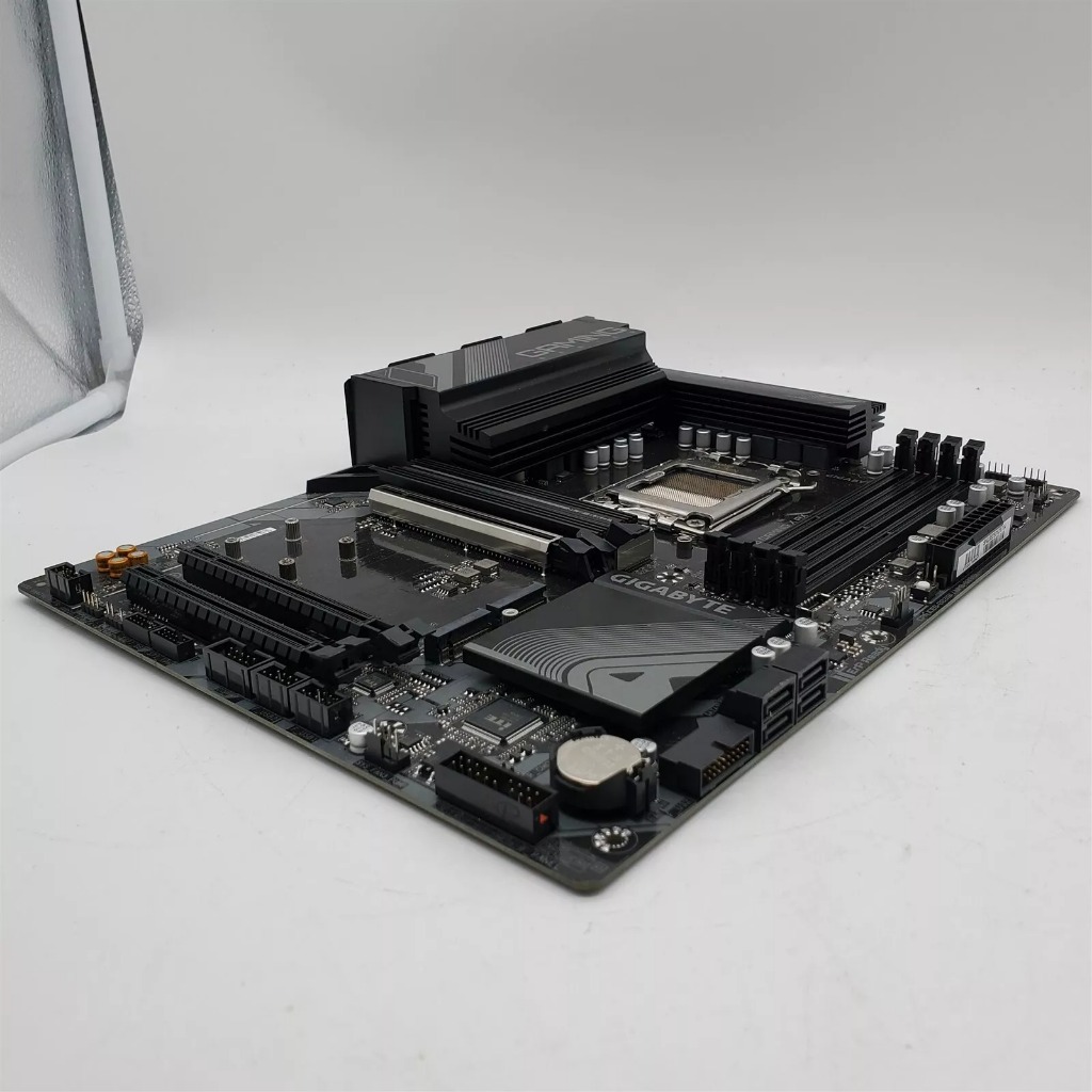 Mainboard AMD AM5 : Gigabyte B650 Gaming X AX / X670 Gaming X AX V2 ...