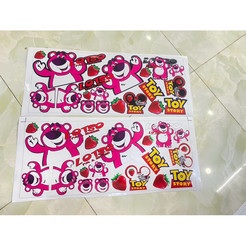 Combo nguyên set tem GẤU DÂU (25x60cm) lotso dán trang trí xe máy, điện ...