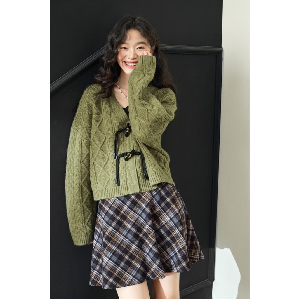 Z520 Cardigan cổ V & Chân váy kẻ - KUOSE | Shopee Việt Nam