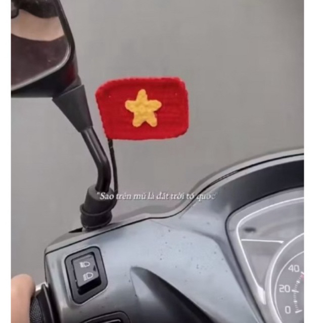 Lá cờ Việt Nam treo kiếng xe bằng len handmade | Shopee Việt Nam