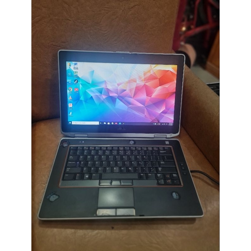 laptop giá rẻ dell i5 gen 2 ram 4g . ổ hdd 320g . màn 14inh , vỏ nhôm. hư pin gim sạc dùng full ...
