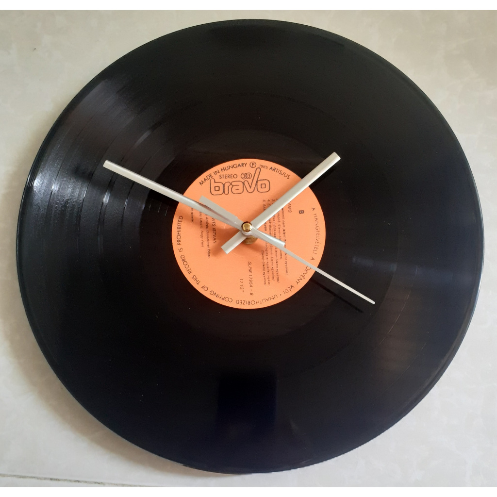 Đồng hồ treo tường kim trôi chế tác thủ công từ đĩa than vinyl. Đồng hồ ...