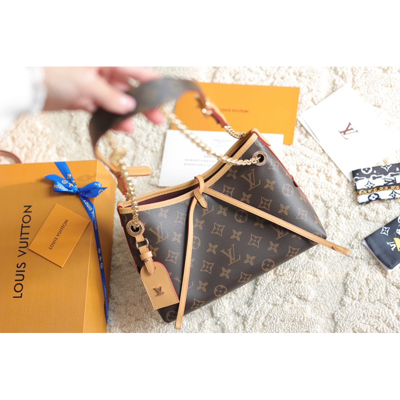 Túi đeo vai Levi Carr.yall size 26cm bản sp mới nhất fullbox | Shopee ...