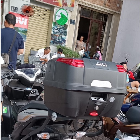 Thùng sau Givi B33 NM - Thùng xe máy chính hãng 33 lít | Shopee Việt Nam