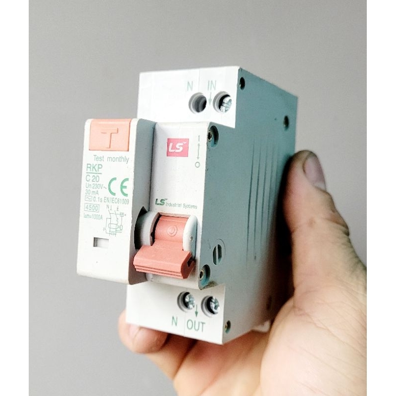 CB chống giật LS 20A 30mA | Shopee Việt Nam